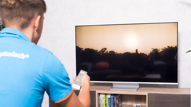 Expert review of the Philips The One (PUS8807) - Coolblue - anything ...