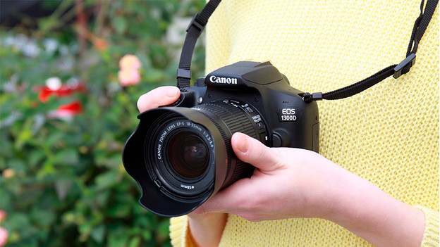 Expert review of the Canon EOS 1300D - Coolblue - anything for a smile