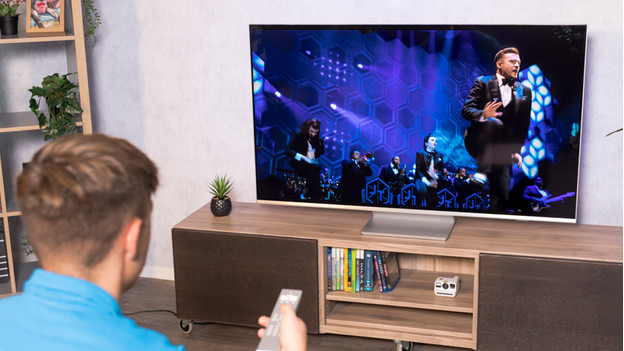 Expert review of the Philips The One (PUS8807) - Coolblue - anything ...