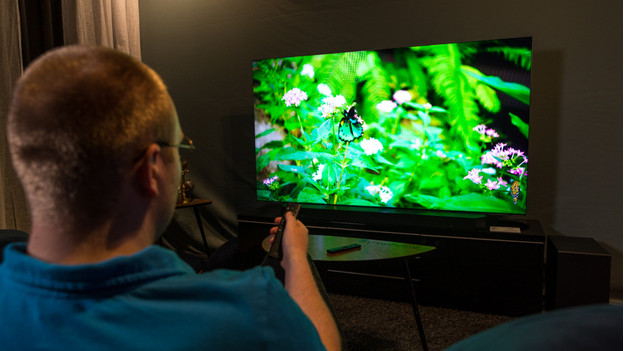 Expert review of the Samsung Neo QLED QN900B - Coolblue - anything for ...