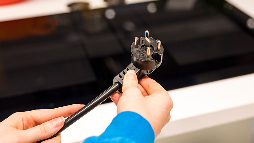 How do you build in an electric cooktop? - Coolblue - anything for a smile