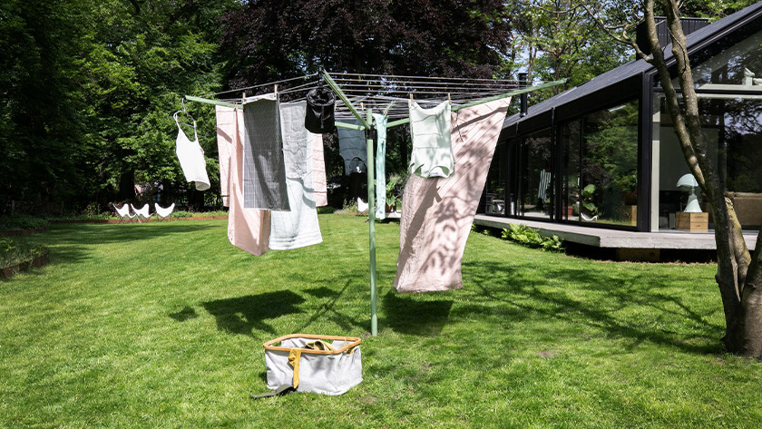 How do you install a ground anchor umbrella drying rack? - Coolblue ...