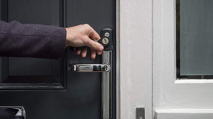 Op welke manieren open je een slim deurslot? - Coolblue - alles voor ...