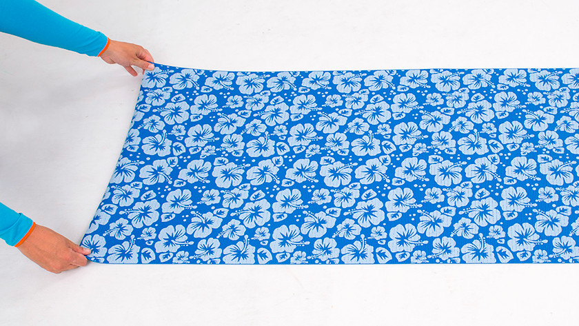The best way to roll up your yoga mat - Coolblue - anything for a smile