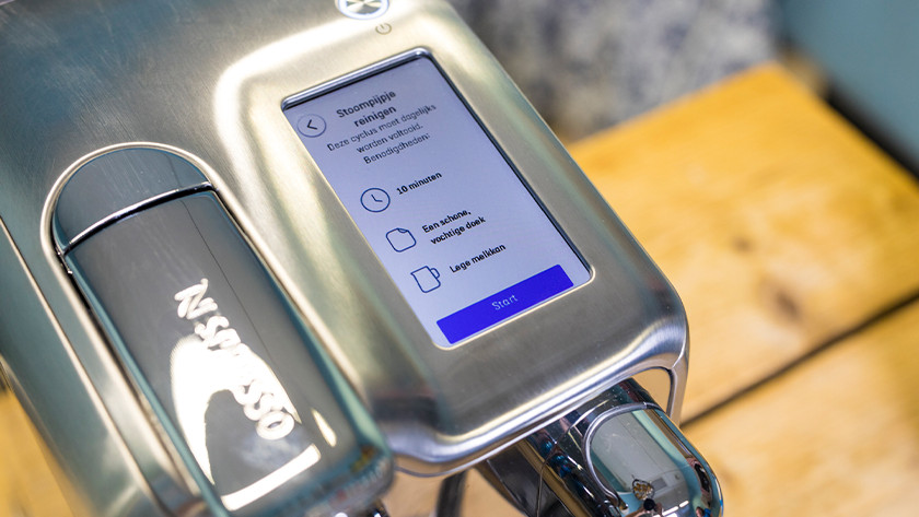 Hoe reinig je de stoompijp van jouw Nespresso Creatistia? - Coolblue ...