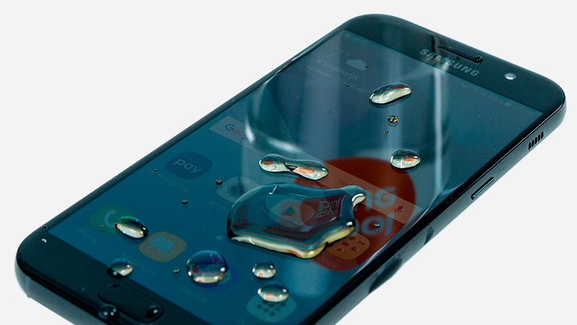Waterproof case or waterproof phone? - Coolblue - anything for a smile