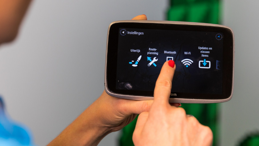 How do I connect TomTom MyDrive to my smartphone? - Coolblue - anything ...