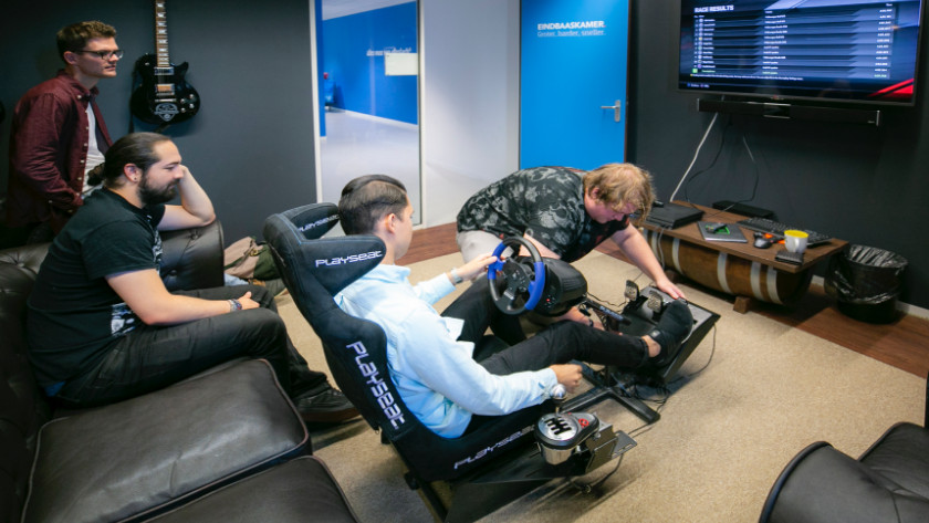 How do you connect the Thrustmaster T150 RS? - Coolblue - anything for ...