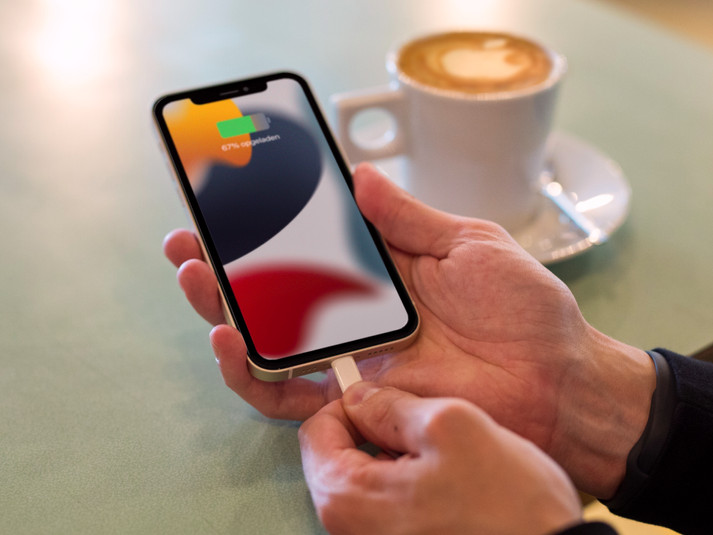 iPhone opladen - Coolblue - Voor 23.59u, morgen in huis